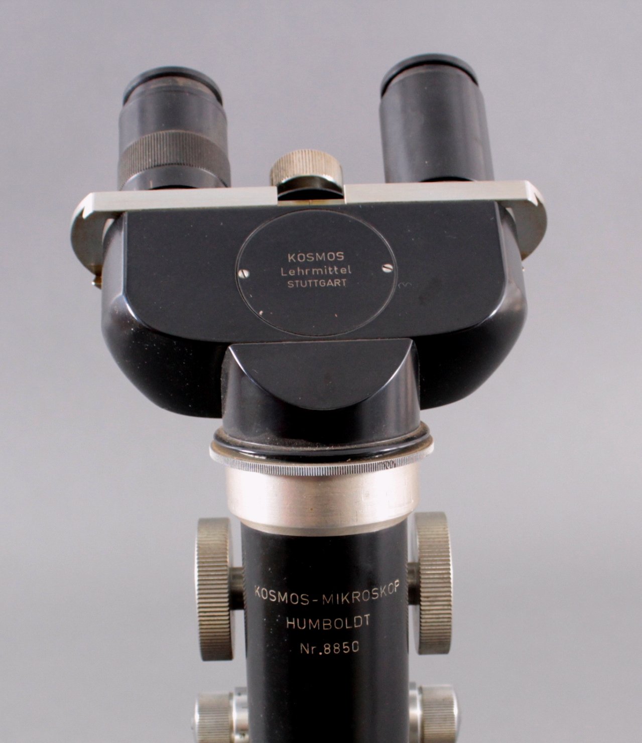 Mikroskop der Marke Kosmos, Lehrmittel Stuttgart | Badisches Auktionshaus