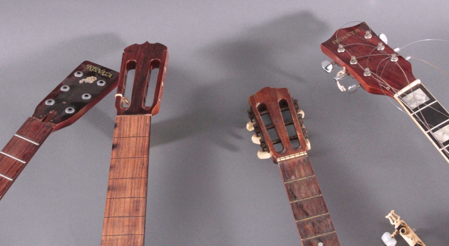 4 Gitarren | Badisches Auktionshaus