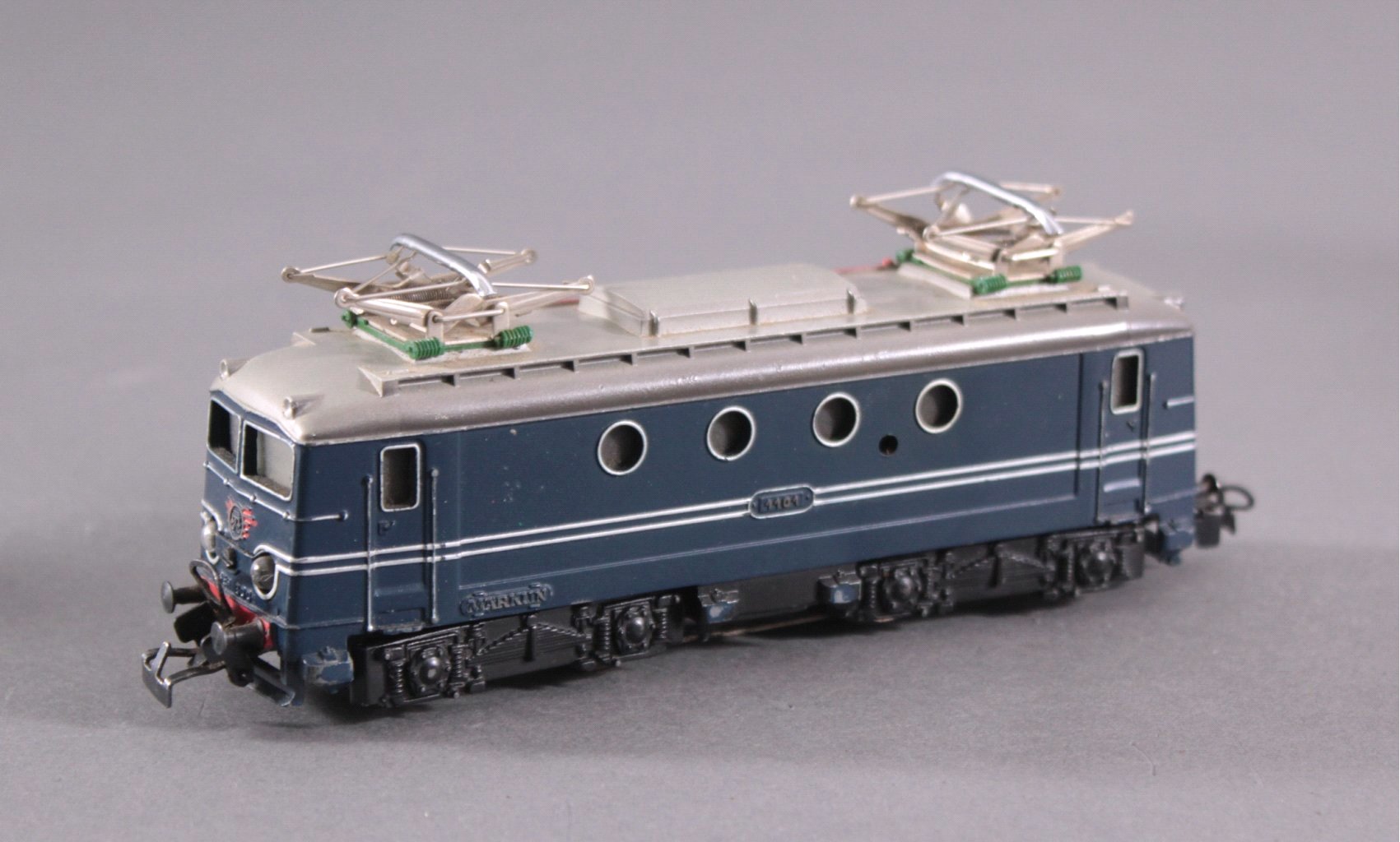 Märklin E Lok 3012 mit 4 Waggons | Badisches Auktionshaus