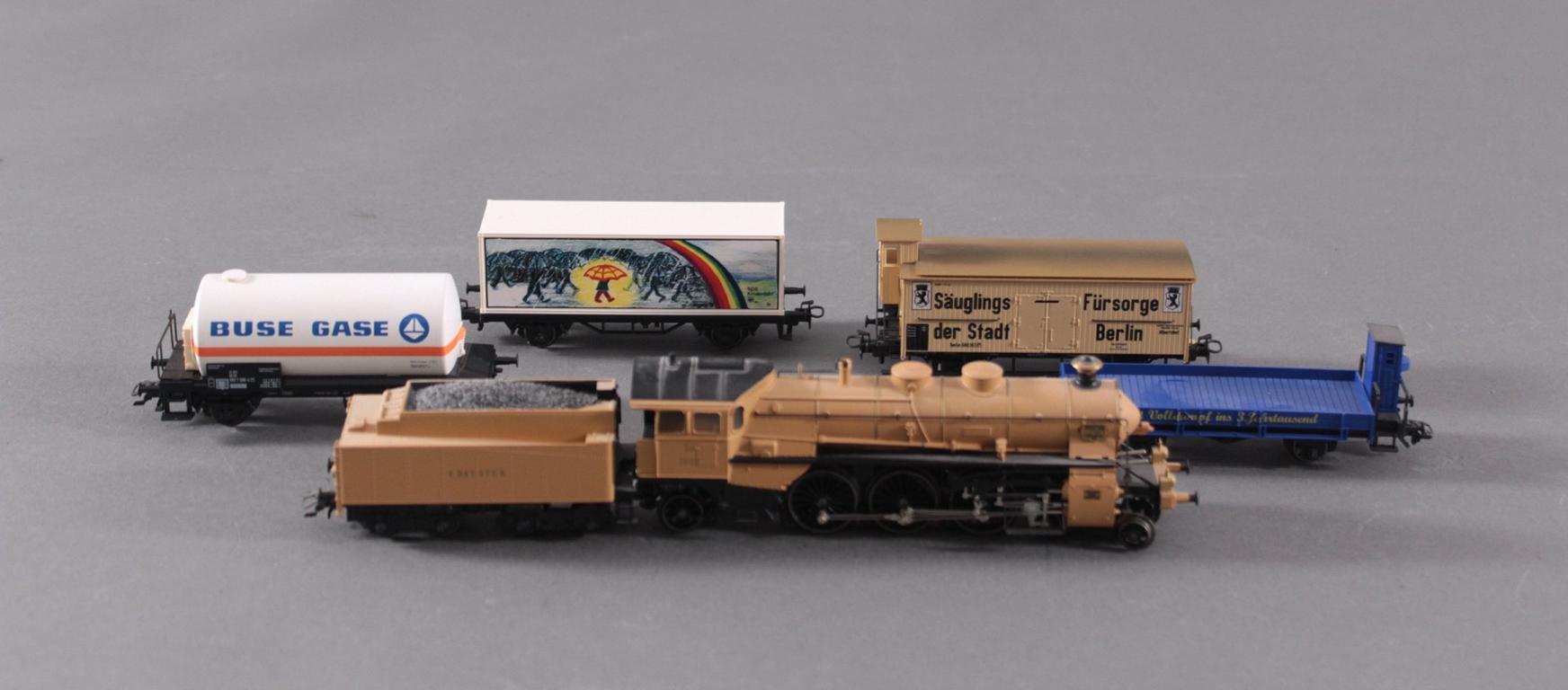 Märklin Dampflok 33185 mit 4 Waggons | Badisches Auktionshaus