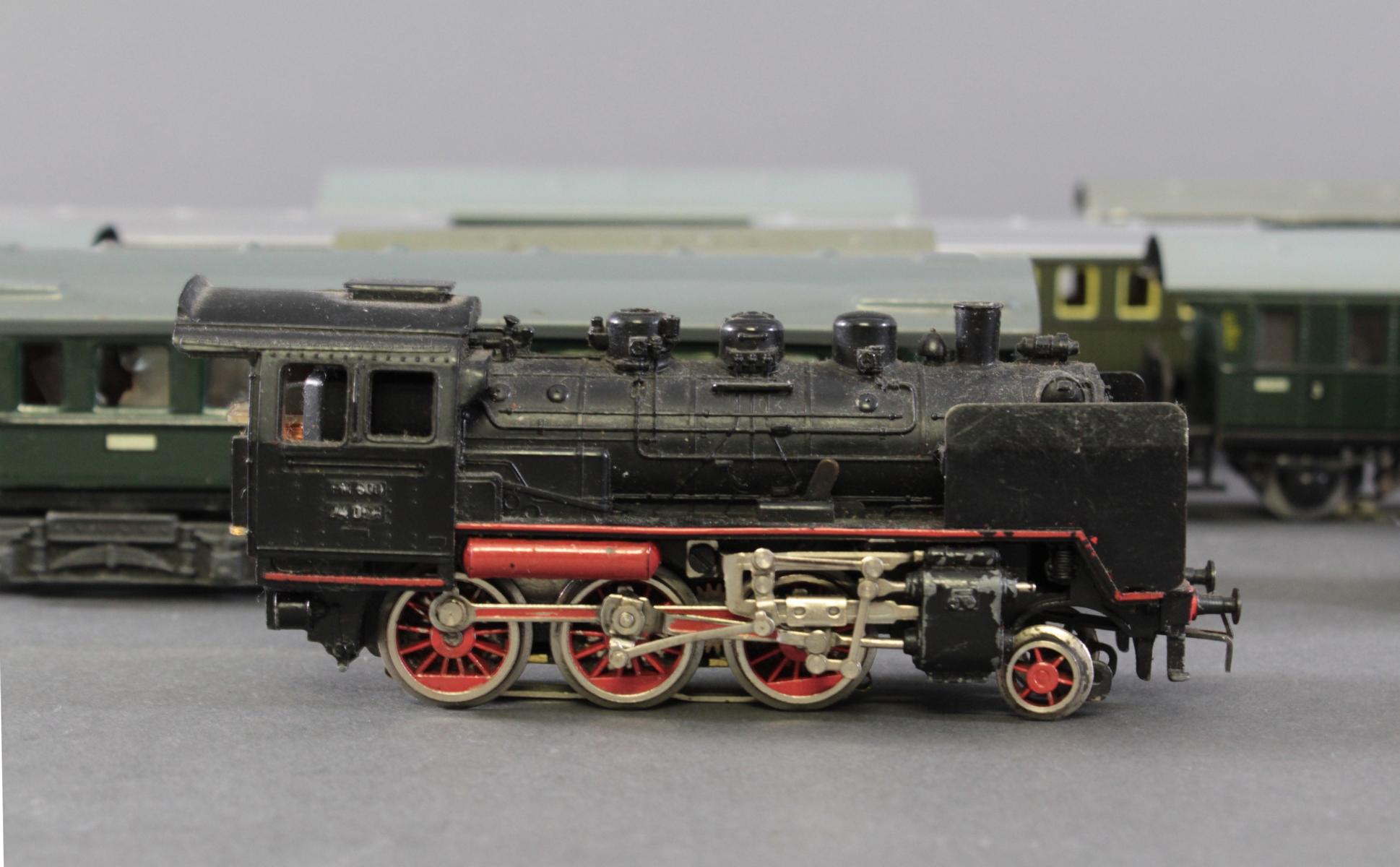 Märklin Dampflok BR 24 058 mit 10 Personenwaggons aus Blech, Spur H0 ...