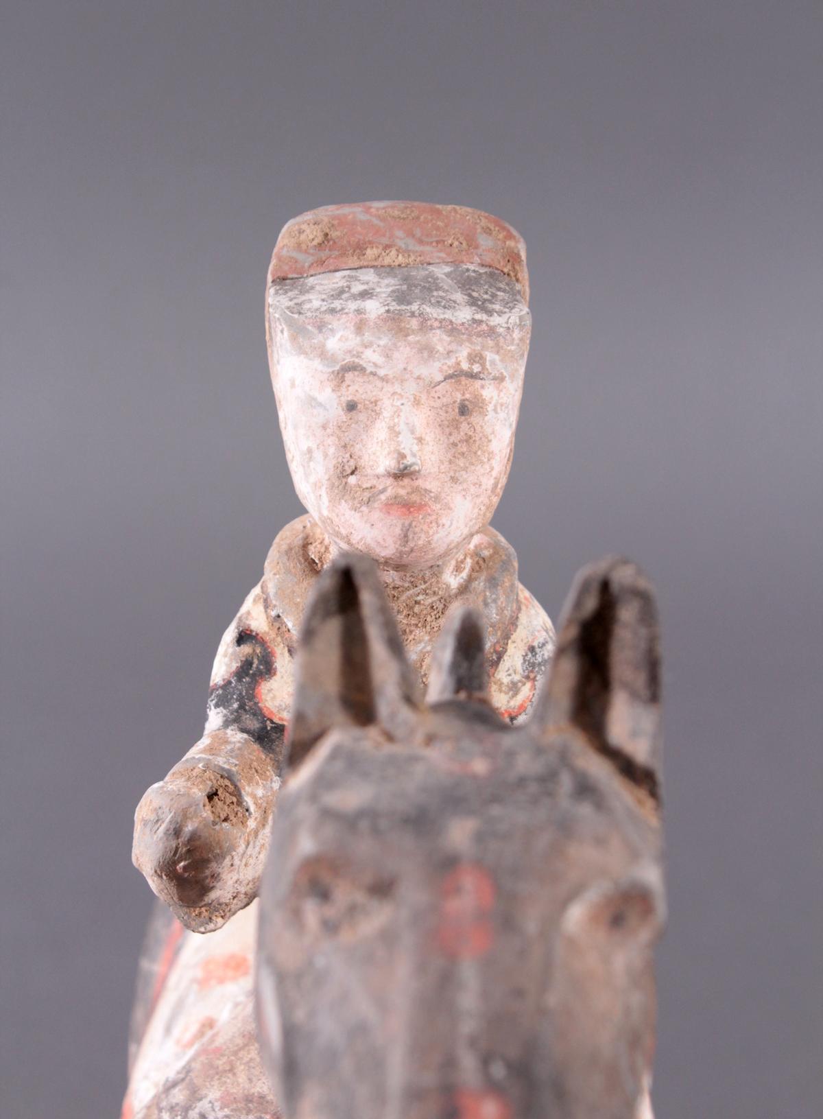 China Han-Dynastie, Pferd mit Reiter aus gebranntem Ton | Badisches ...