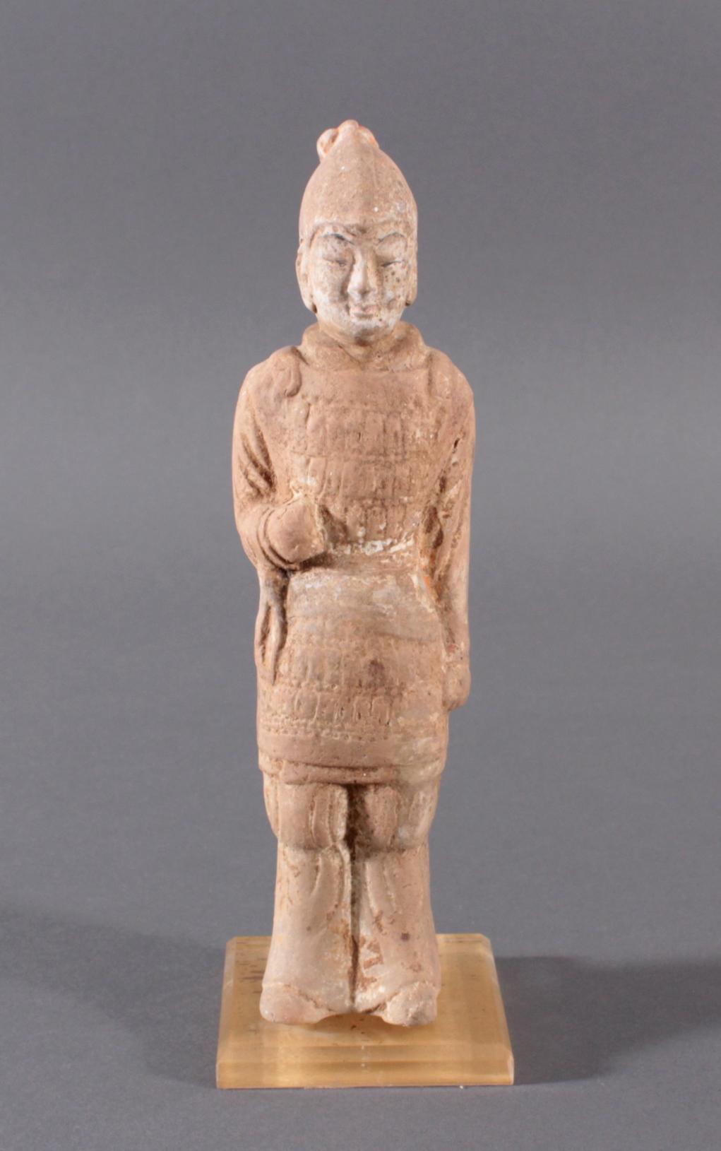China Six-Dynastie, Figur aus Ton | Badisches Auktionshaus