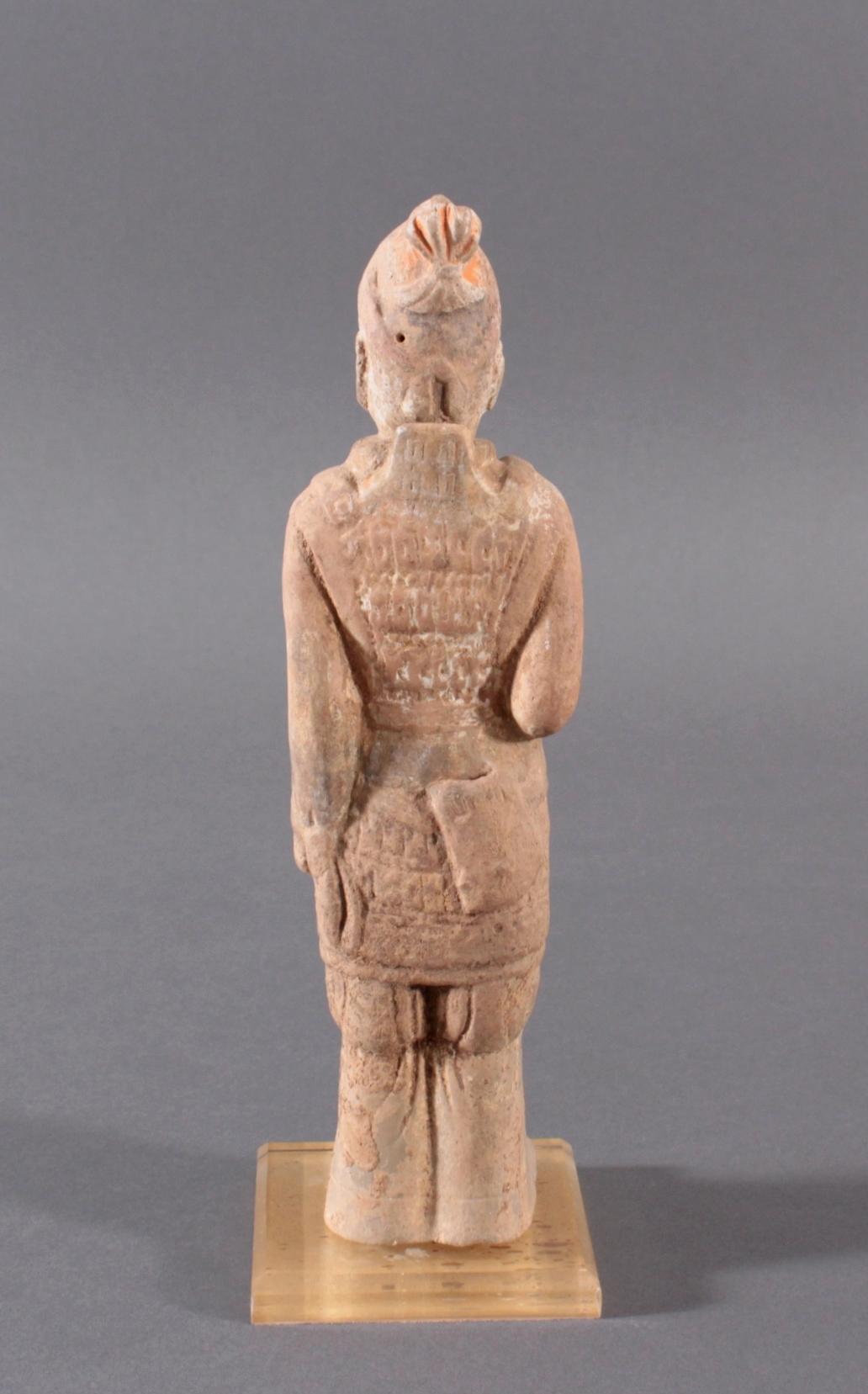 China Six-Dynastie, Figur aus Ton | Badisches Auktionshaus