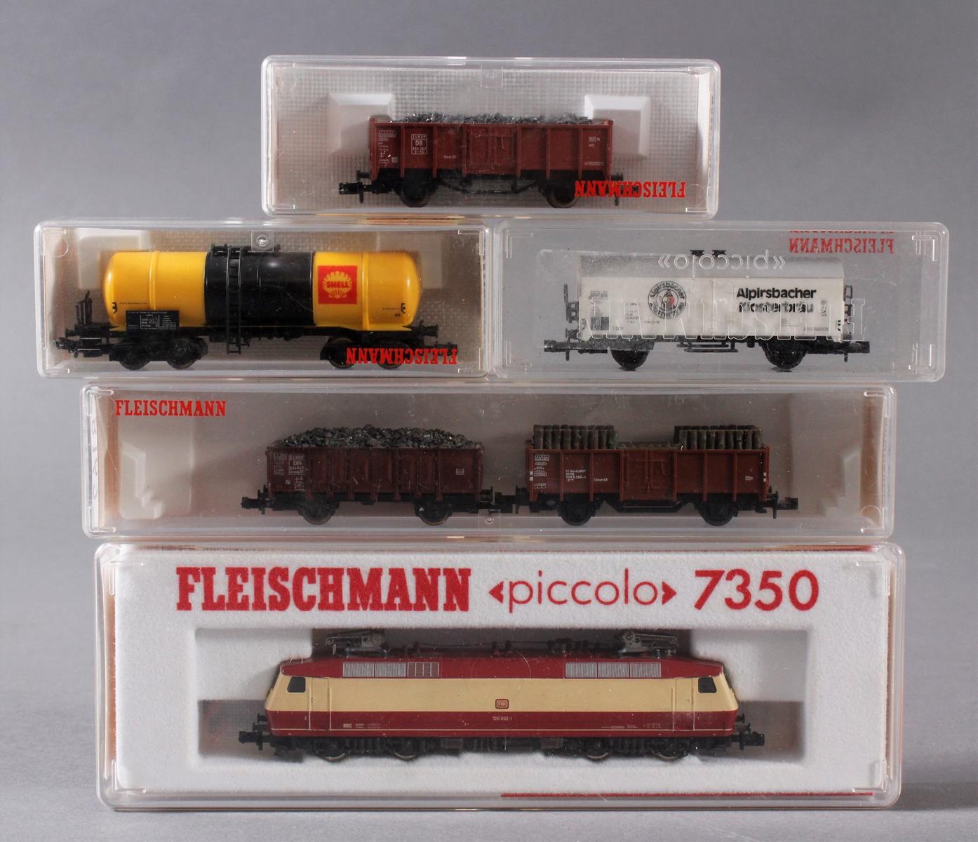 Fleischmann E-Lok 7350 mit 5 Güterwaggons | Badisches Auktionshaus