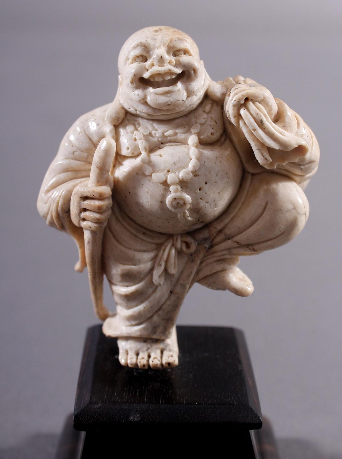 Steatit Hotei (Glücksbuddha) als Wandermönch, China frühes 20 ...