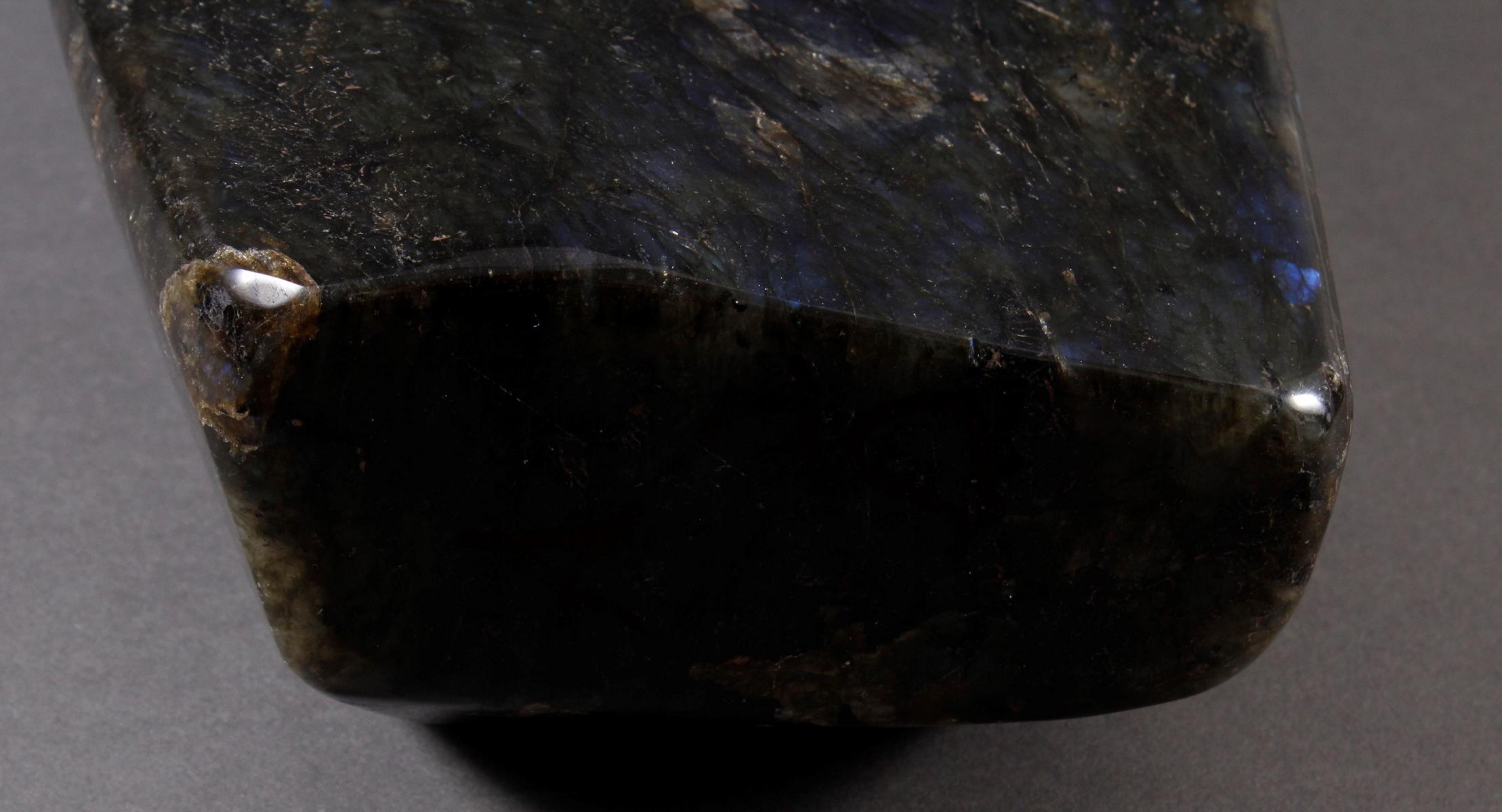 Labradorid, Madagaskar | Badisches Auktionshaus