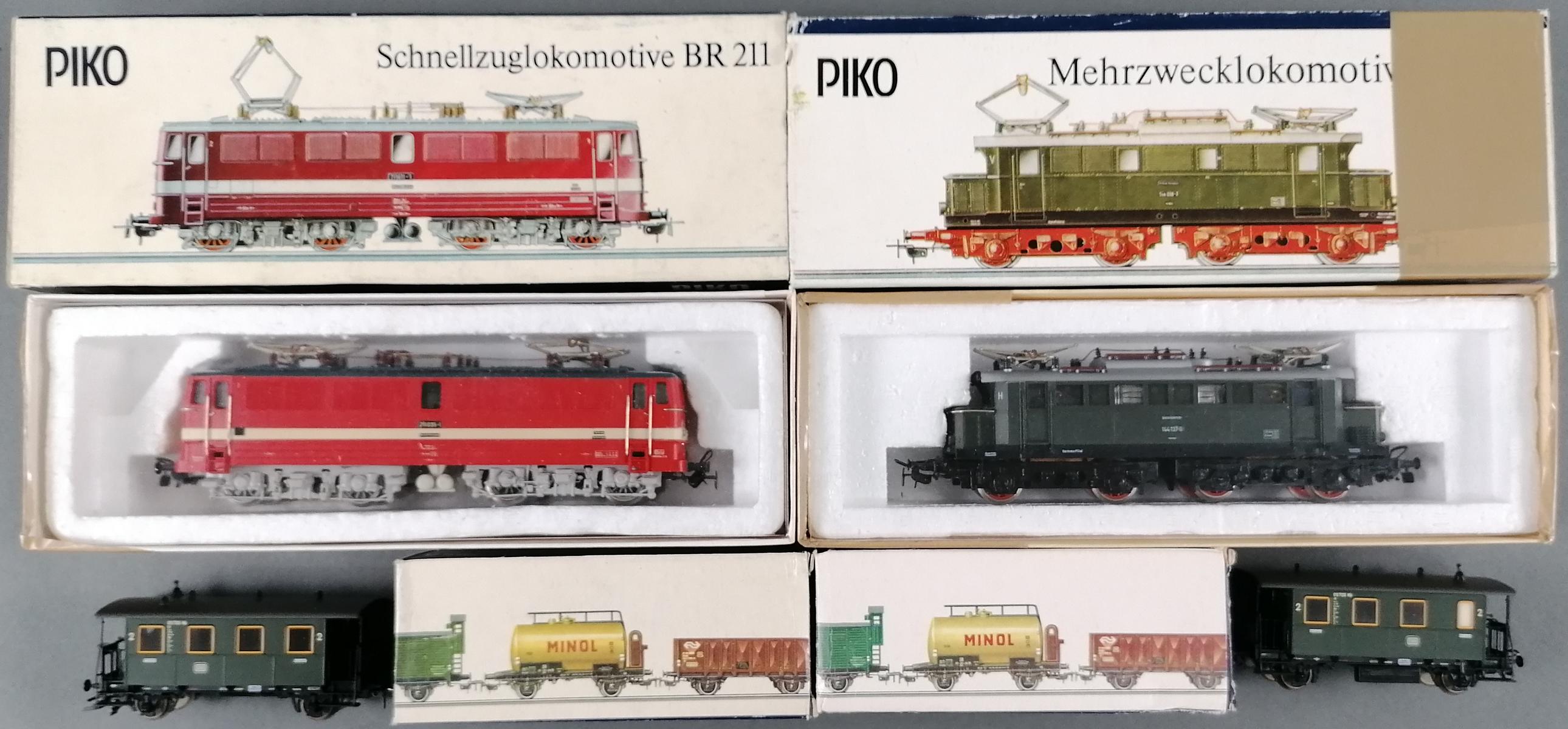 2 Piko Loks mit 2 Waggons Spur H0 | Badisches Auktionshaus
