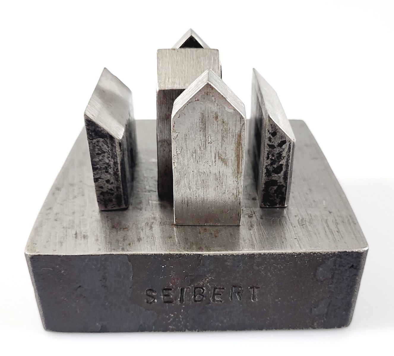 Georg Seibert (1939 – 2017), ‚Haus‘ (Stahlbausatz) | Badisches Auktionshaus