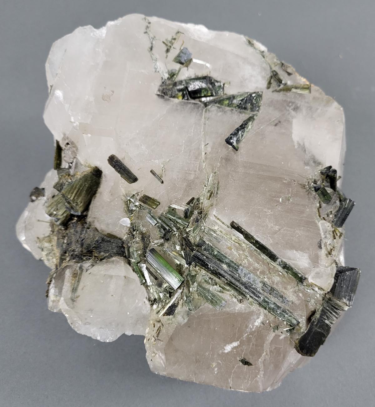 Mineralien Konvolut: Turmaline in Bergkristall, Amethyst/Kristall ...