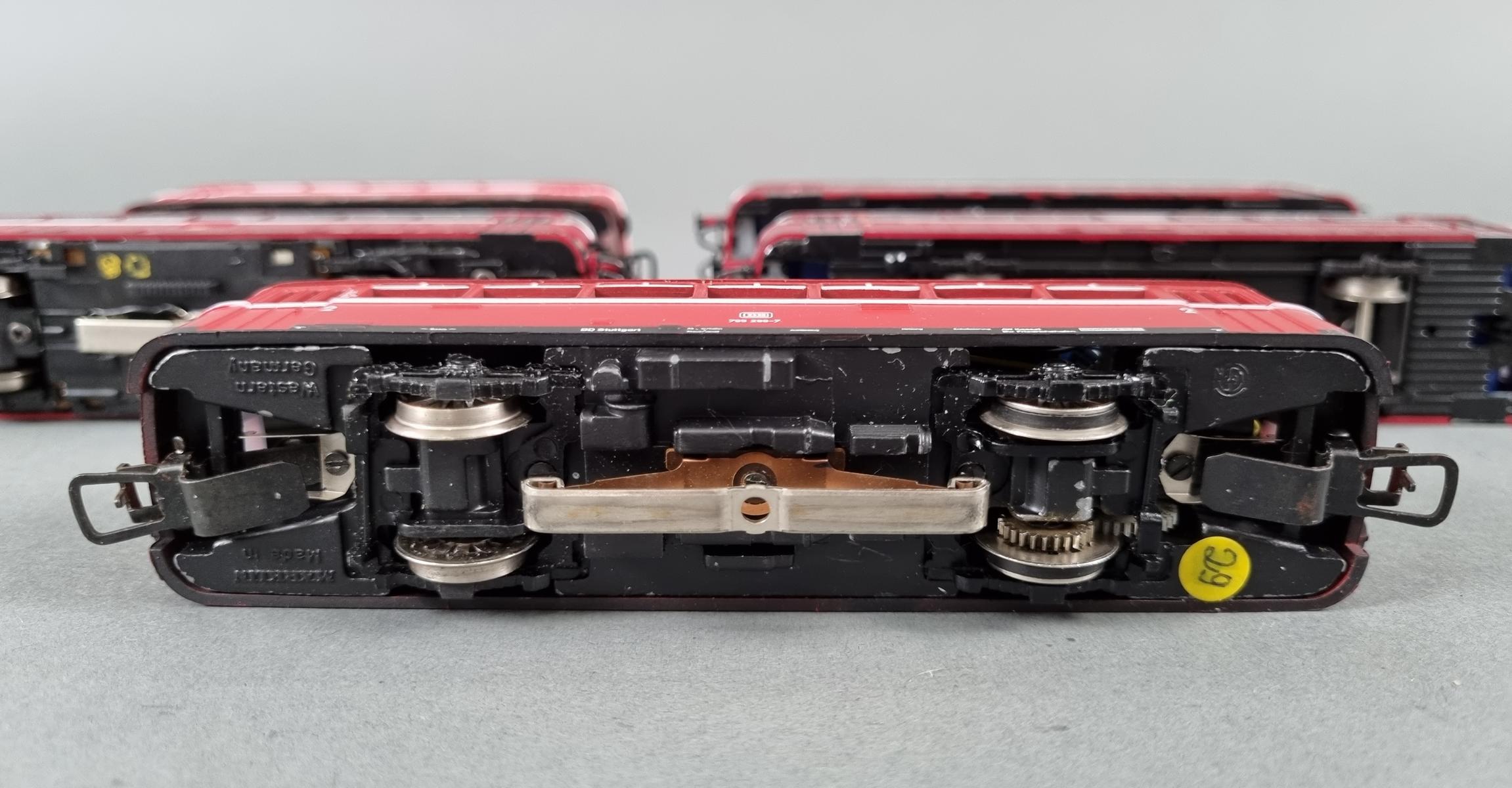 Märklin Schinenbus 3016 mit Beiwagen und ROCO Schienenbus 43018 mit 2 ... Märklin Schinenbus 3016 mit Beiwagen und ROCO Schienenbus 43018 mit 2 ...