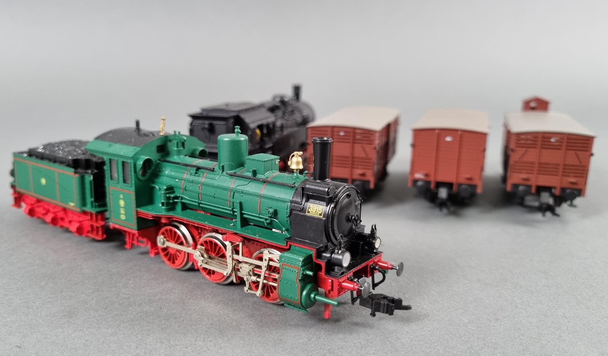 2 Fleischmann Lokomotiven und 4 Wagons | Badisches Auktionshaus