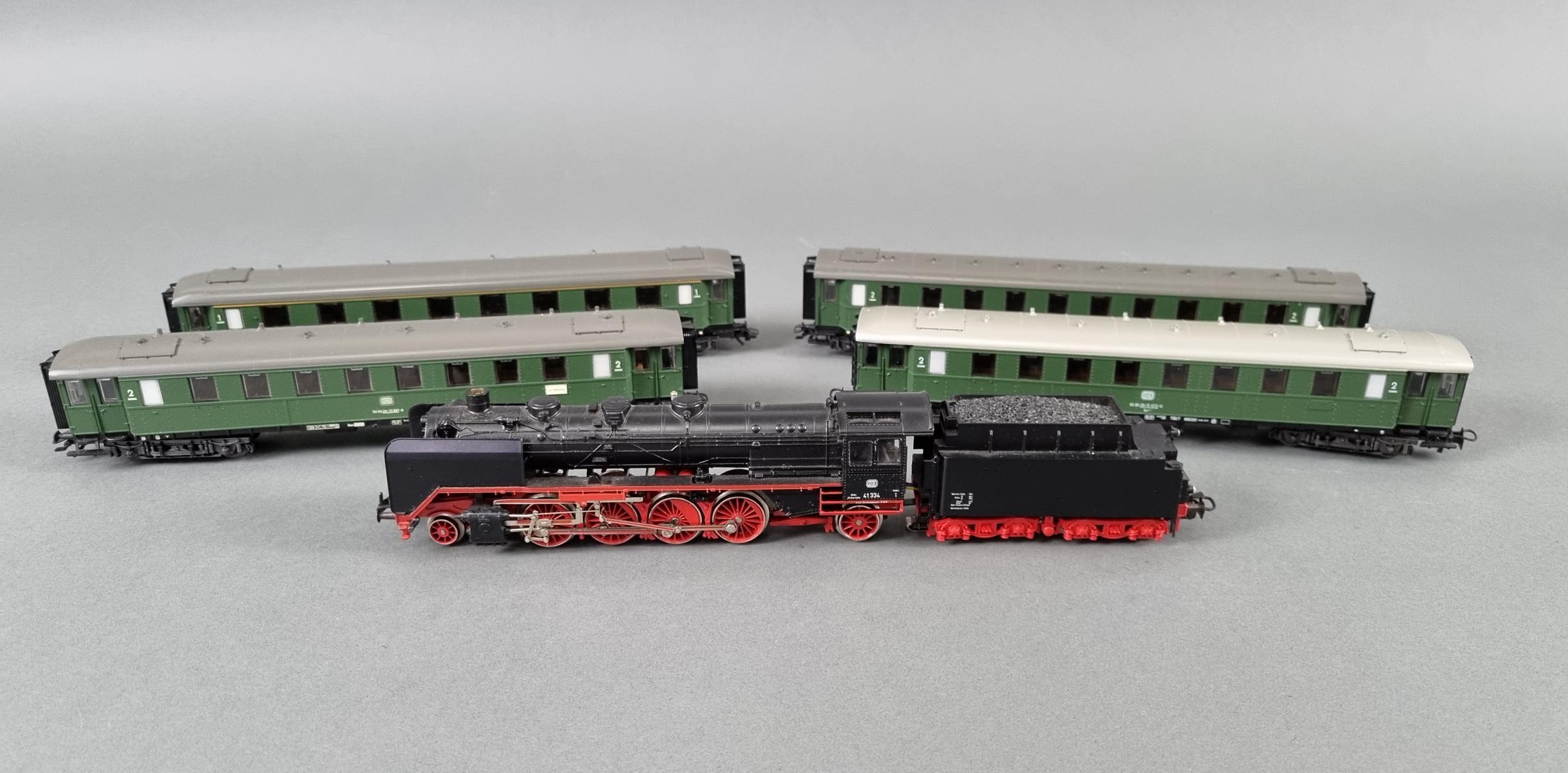 Märklin 41334 Dampflok mit 4 Wagons | Badisches Auktionshaus