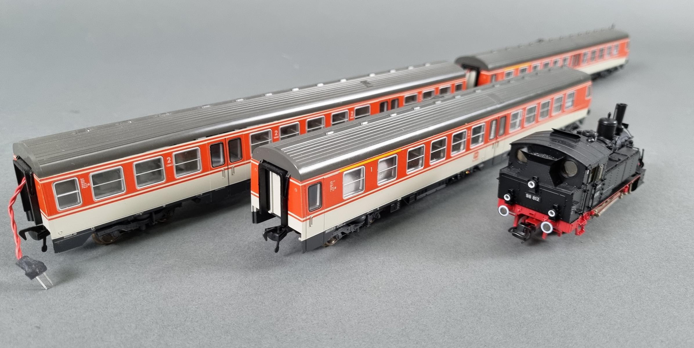 Fleischmann 4430. Dieseltriebzug 3-tlg und Fleischmann 98 812 ...
