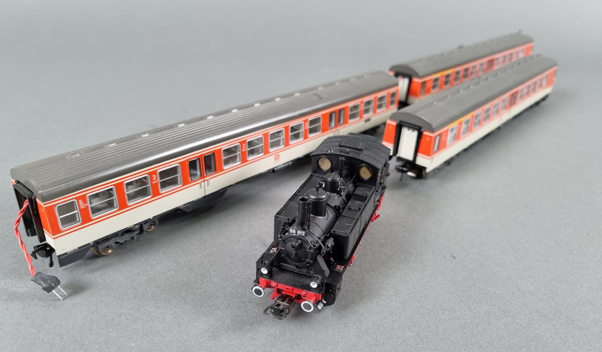 Fleischmann 4430. Dieseltriebzug 3-tlg und Fleischmann 98 812 ...