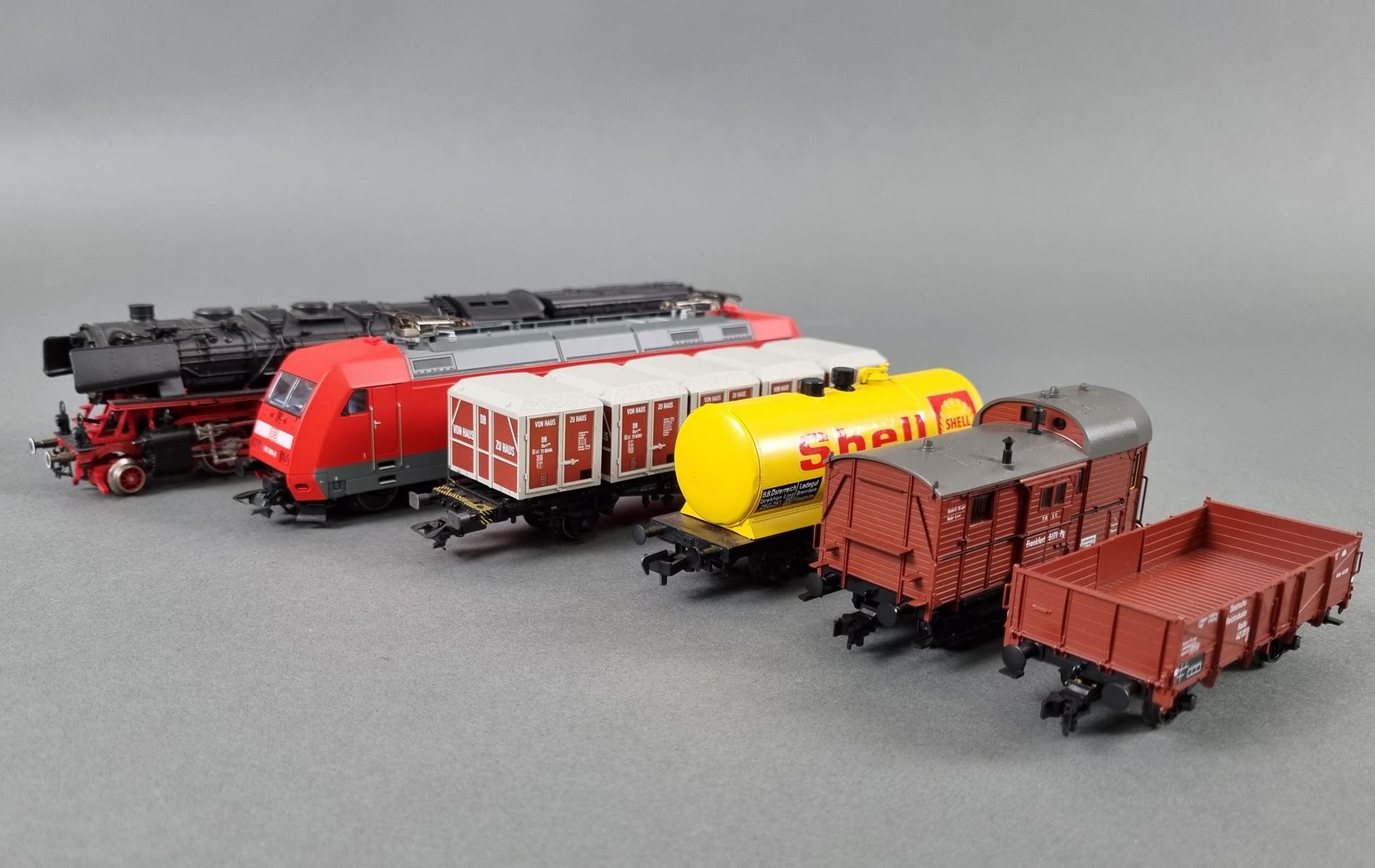 Roco Dampflok BR 043 315-1 und Roco 101 004-0 E-Lok mit 4 Wagons ...