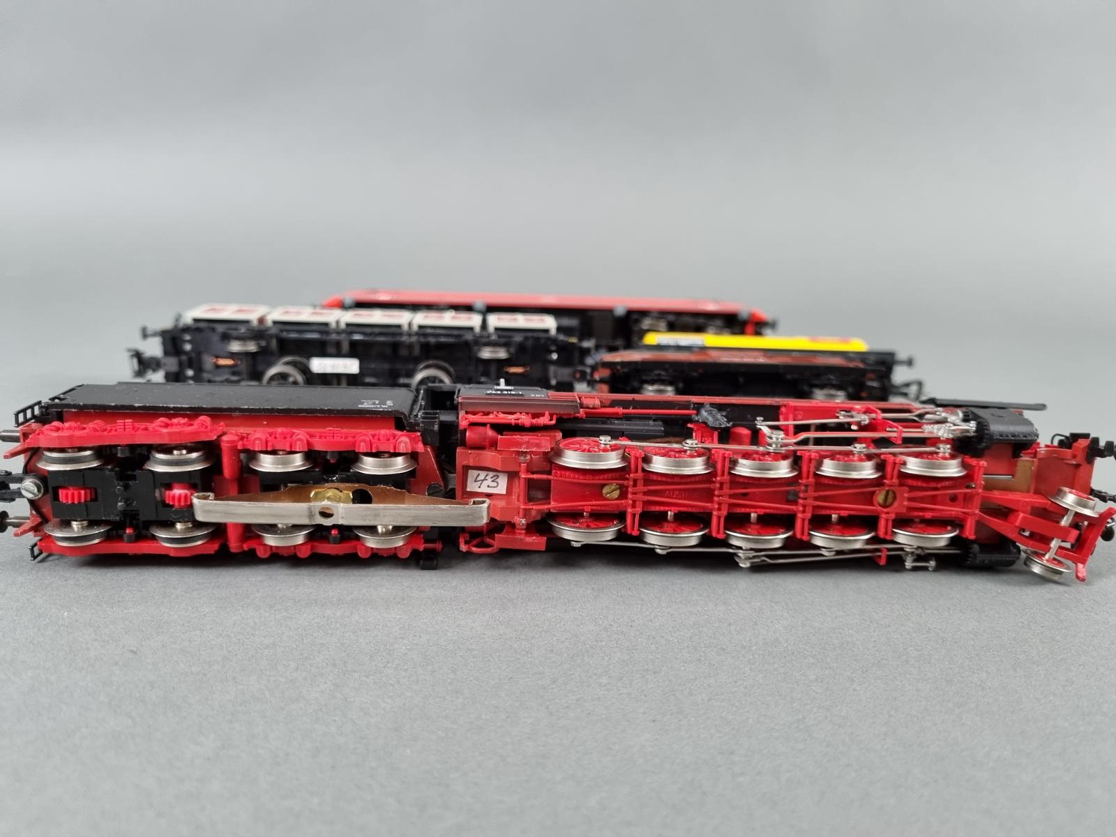 Roco Dampflok BR 043 315-1 und Roco 101 004-0 E-Lok mit 4 Wagons ...