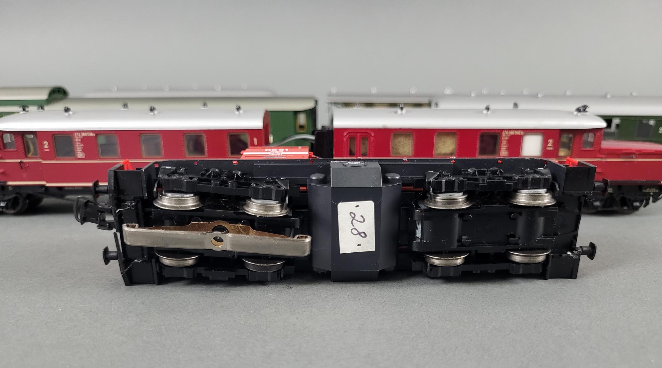 2 Liliput Loks mit 4 Wagons | Badisches Auktionshaus